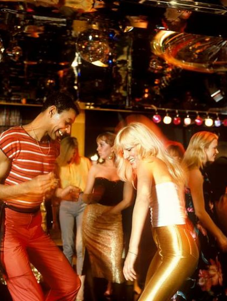 Rumore Bar : Dove l'Arte dei Cocktail Incontra l'Eleganza milanese